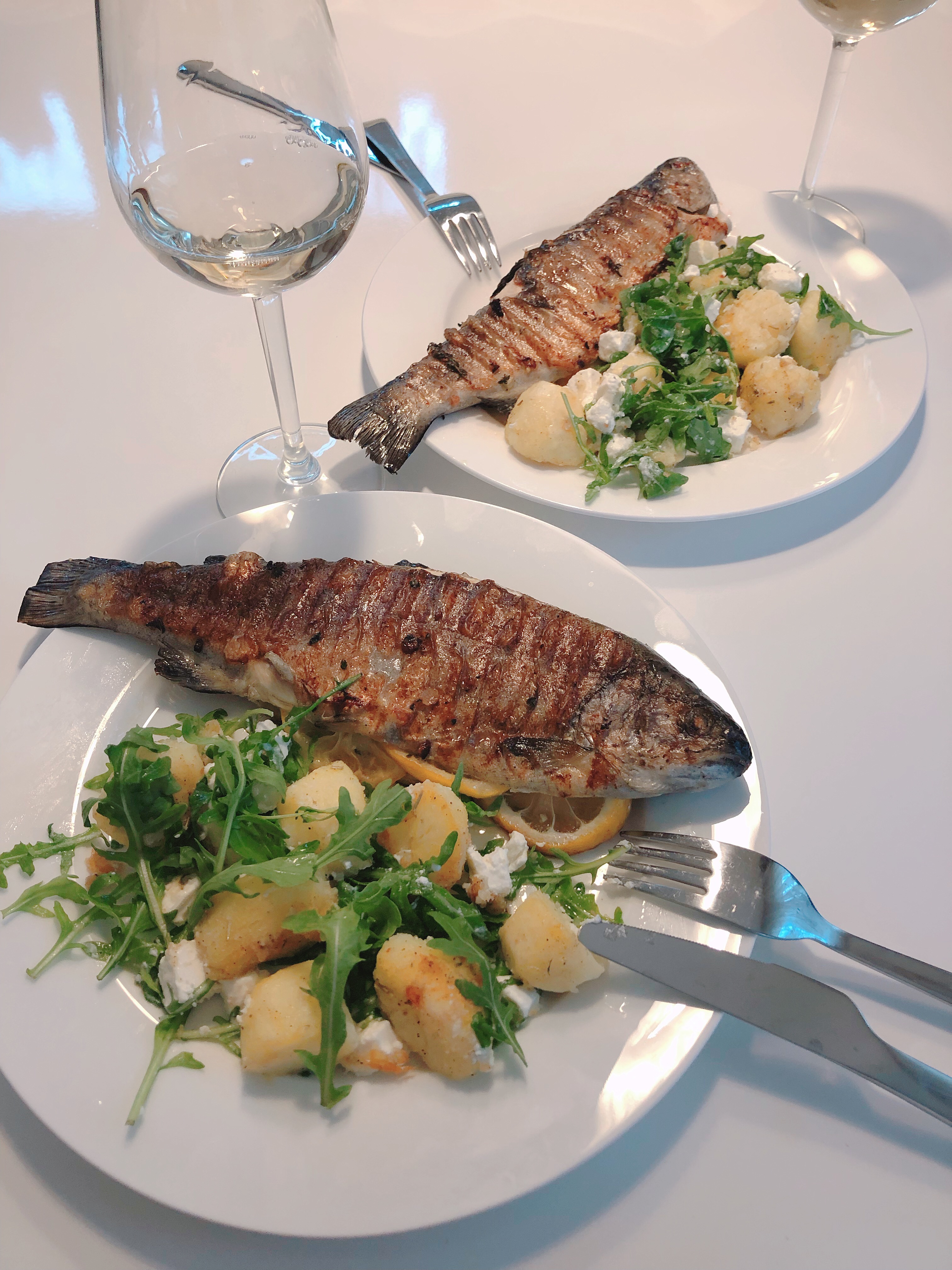 Pastrva sa mladim krumpirima i rukolom